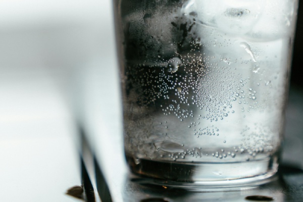 Sparkling vs Still Water: Which is Best for Hydration? | CWS